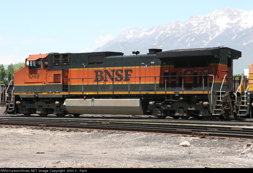 BNSF 1049
